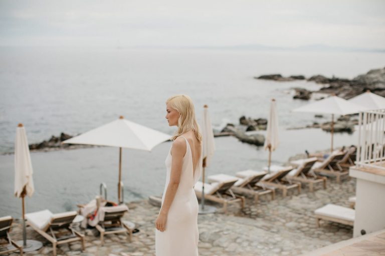 Un mariage épuré et minimaliste à l'hôtel Les roches rouges - la mariee ...