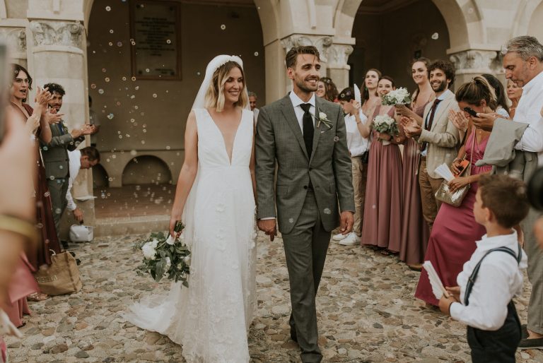 Un mariage à la Villa Paola à Tropea en Italie - la mariee aux pieds nus