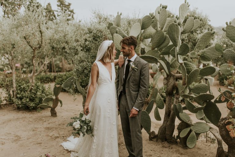 Un mariage à la Villa Paola à Tropea en Italie - la mariee aux pieds nus